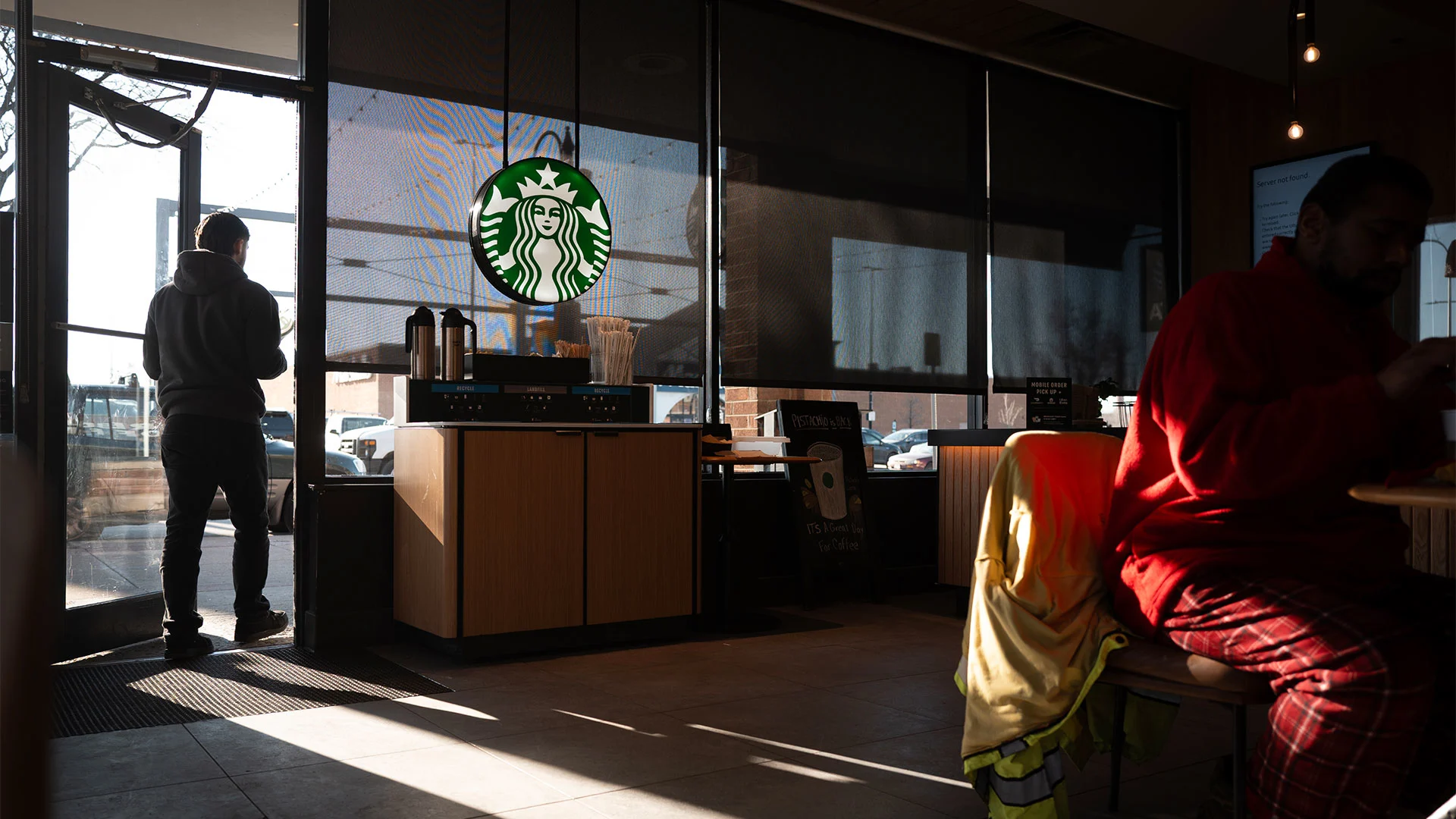 How a new look turned into a labor battle at Starbucks - Strategic ...